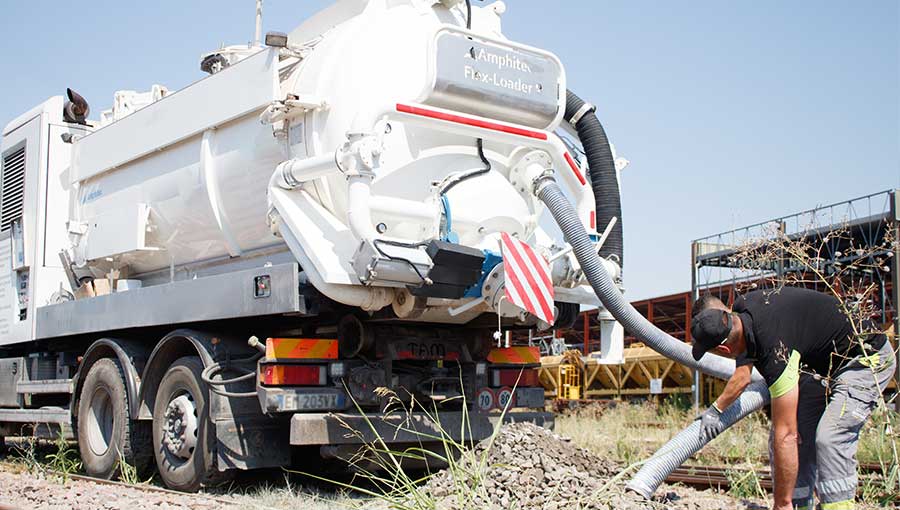 Industrial Vacuum Cleaner Amphitec Flex-Loader - Gerotto Trucks