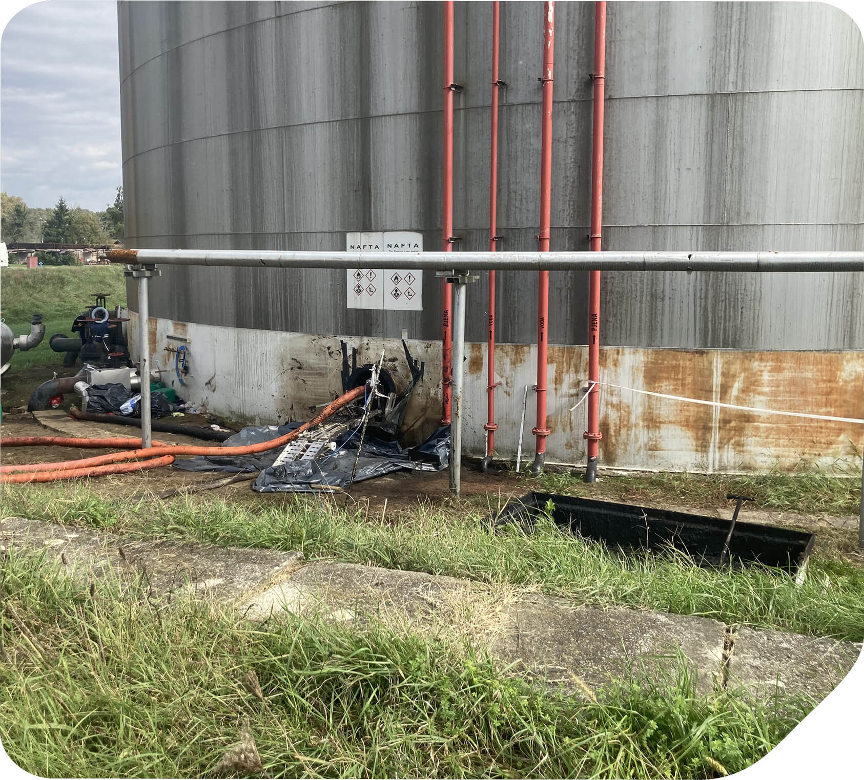 AEKS uses Gerotto tank cleaning system in refinery