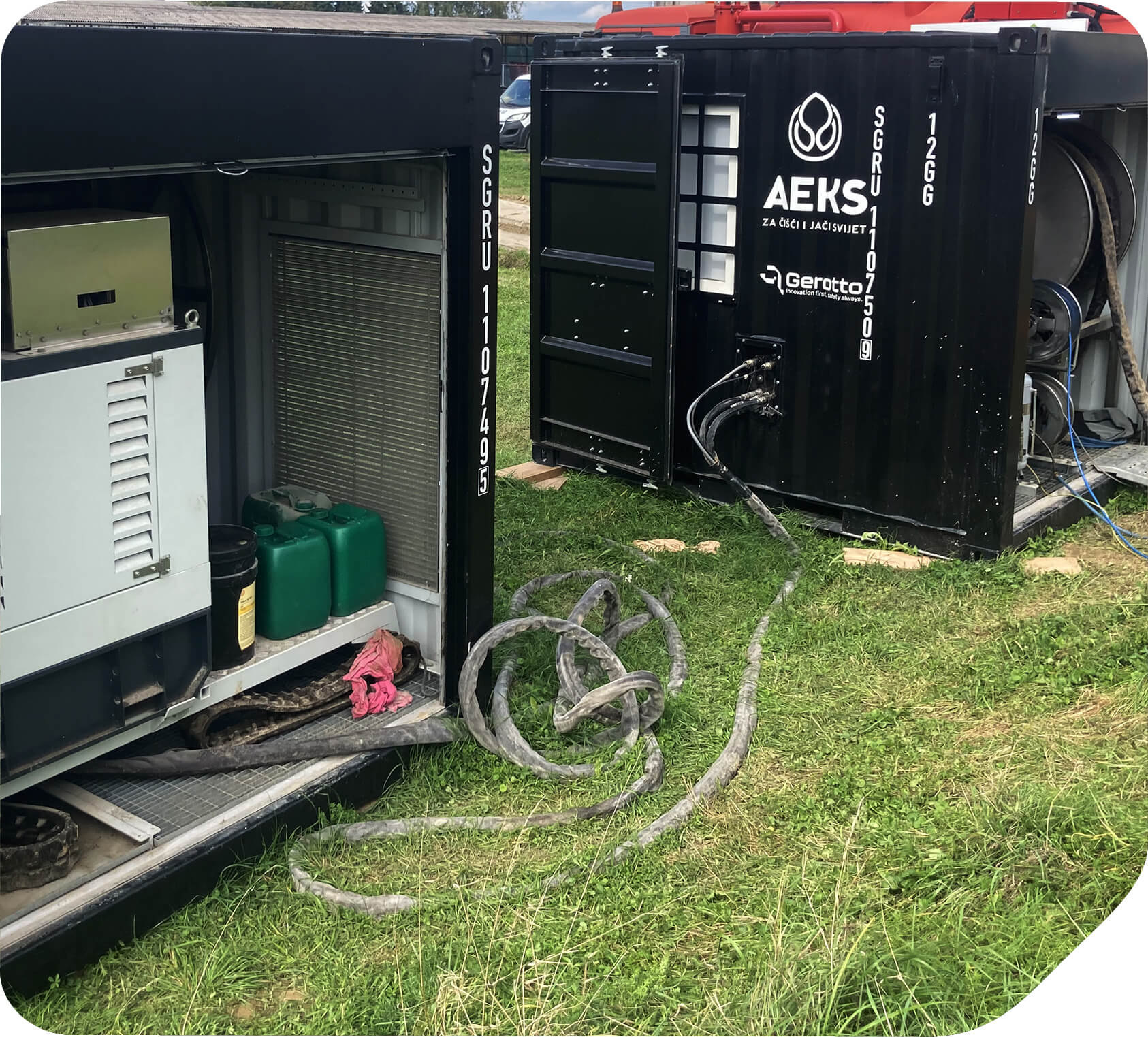 AEKS uses Gerotto tank cleaning system in refinery